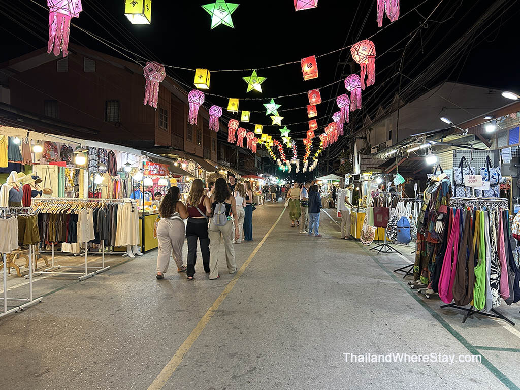 Pai Walking Street and Pai Night Market - ThailandWhereStay