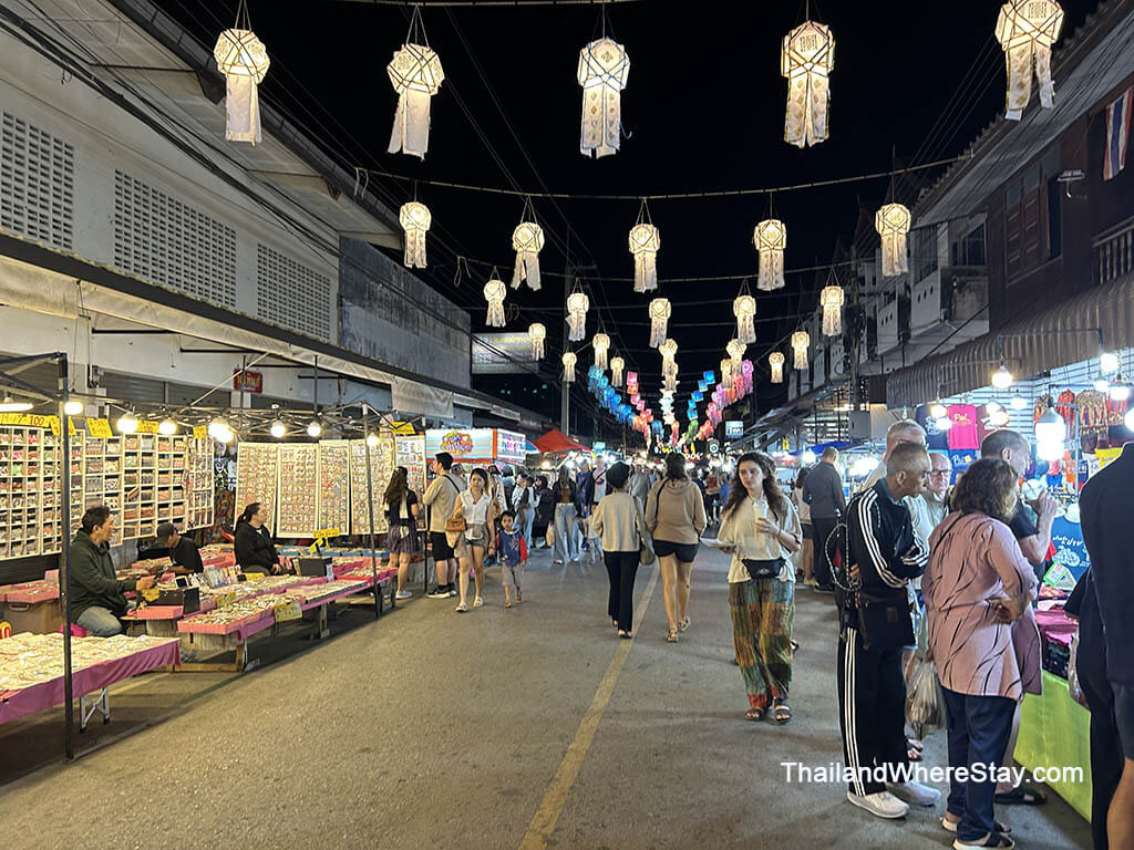 Pai Walking Street and Pai Night Market - ThailandWhereStay
