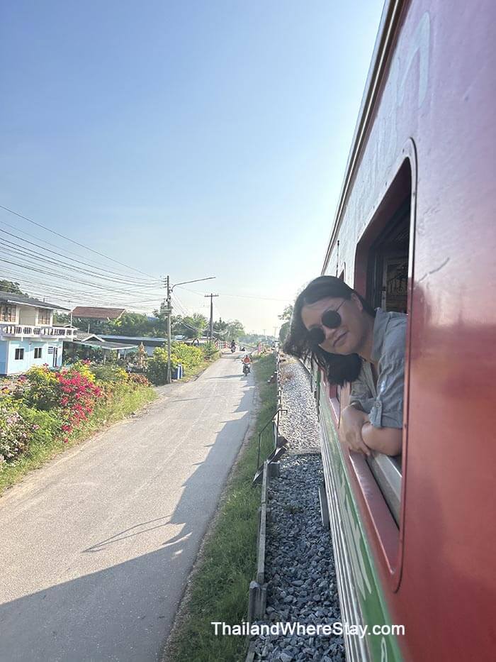 Visit Mae Klong Railway Market from Bangkok - ThailandWhereStay