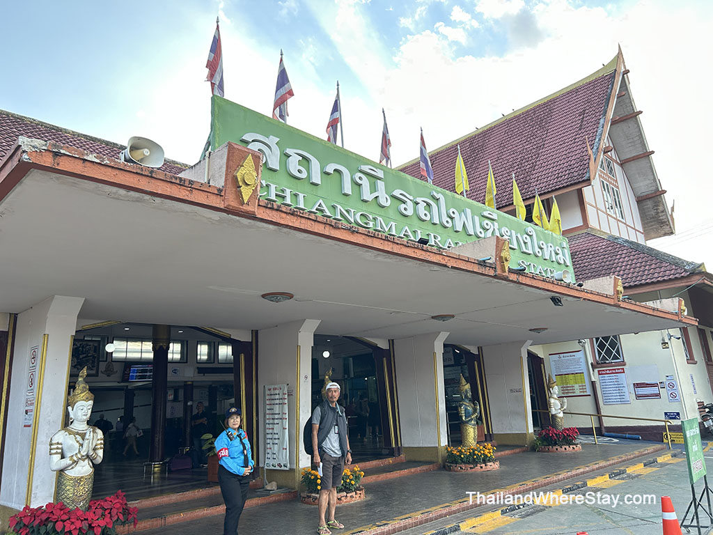 The 3rd class night train from Chiang Mai to Bangkok - ThailandWhereStay