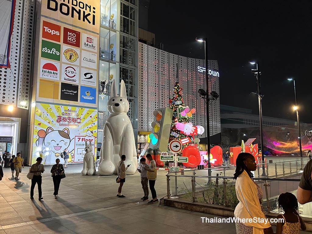 Should You Stay in Silom or Siam? - ThailandWhereStay