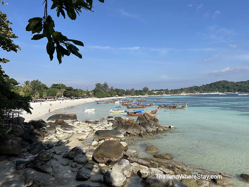 Should you visit Koh Lipe or Koh Chang? - ThailandWhereStay