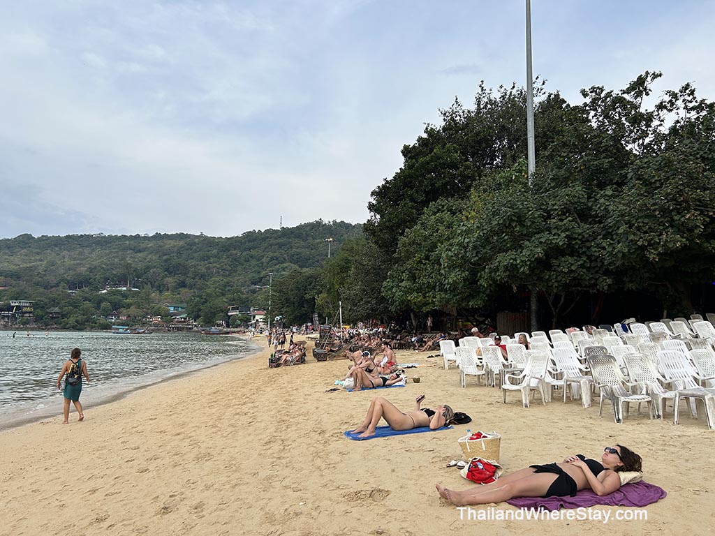 Loh Dalum Beach, Koh Phi Phi Don - ThailandWhereStay